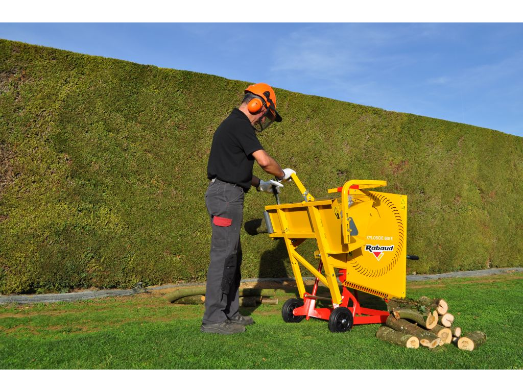 Sierra circular con motor eléctrico trifásico - RABAUD